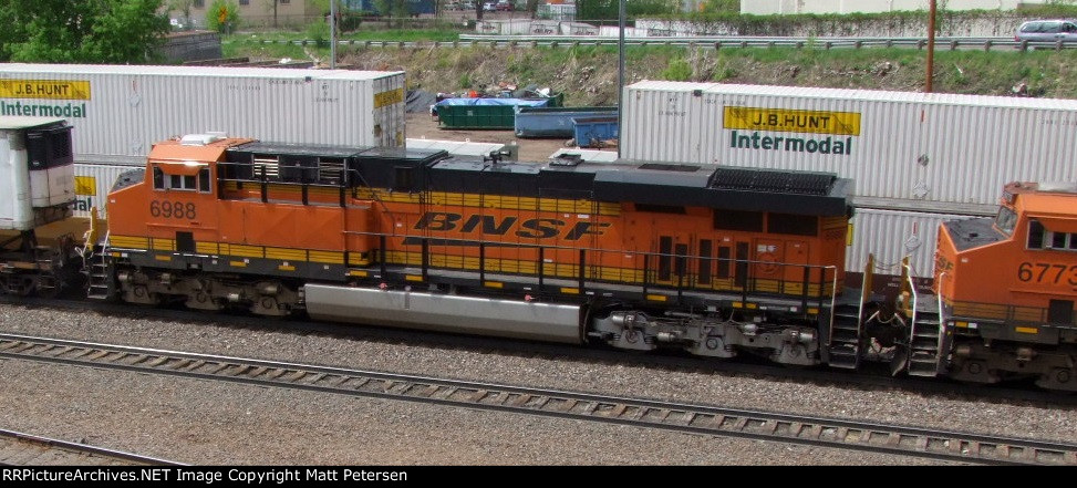 BNSF 6988